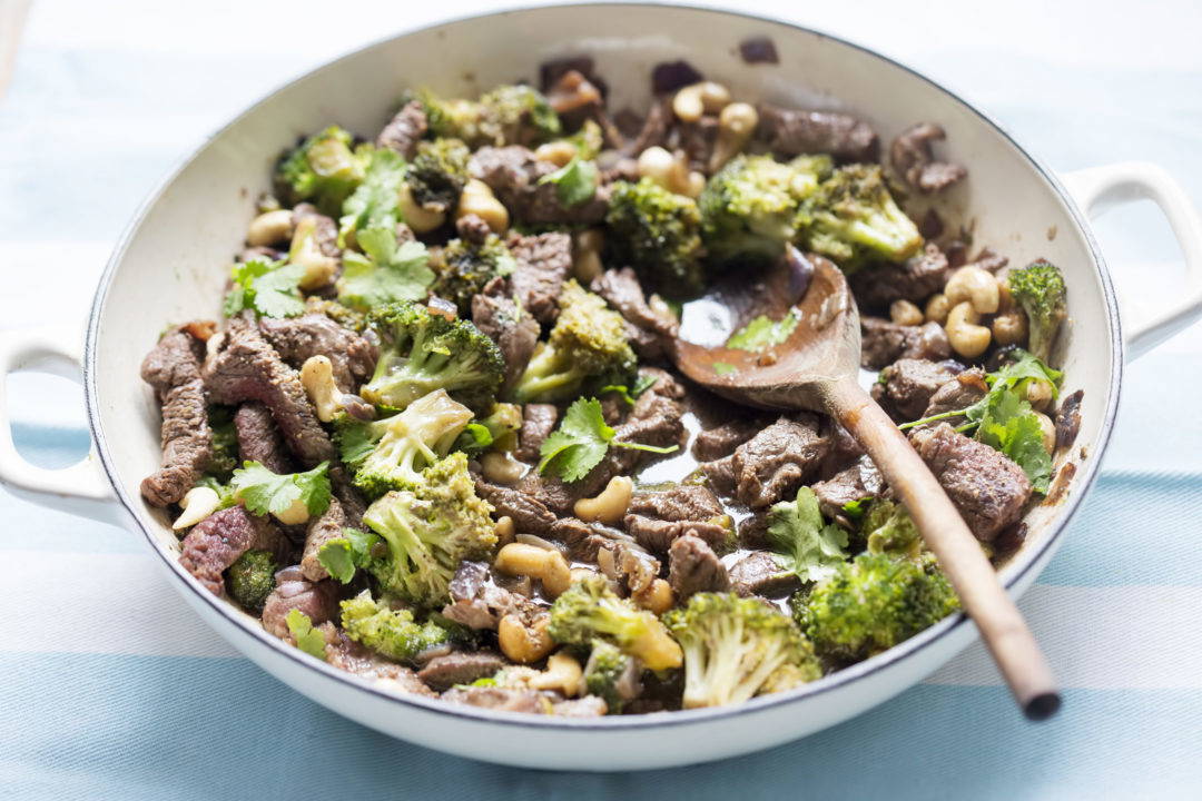 STICKY BEEF with BROCCOLI & CASHEW NUTS - Paul Wallace Fitness